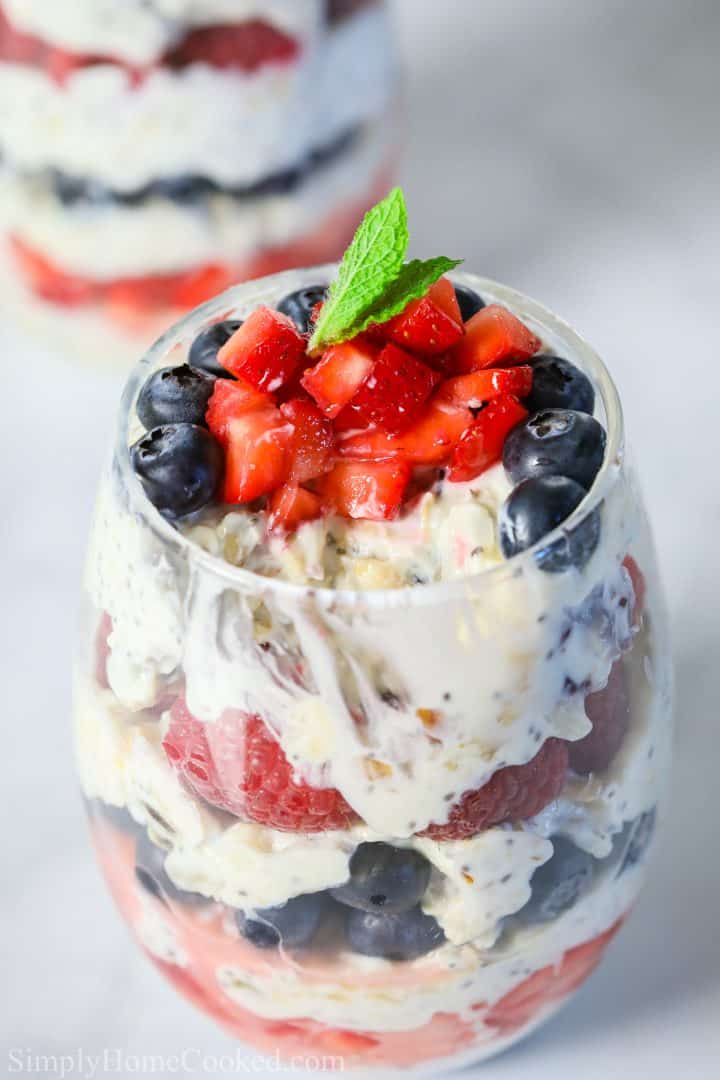 Muesli Yogurt Parfait with Berries (VIDEO) - Simply Home Cooked