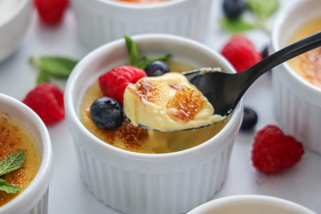 Crème Brulée Recipe (4 Ingredients) - Simply Home Cooked